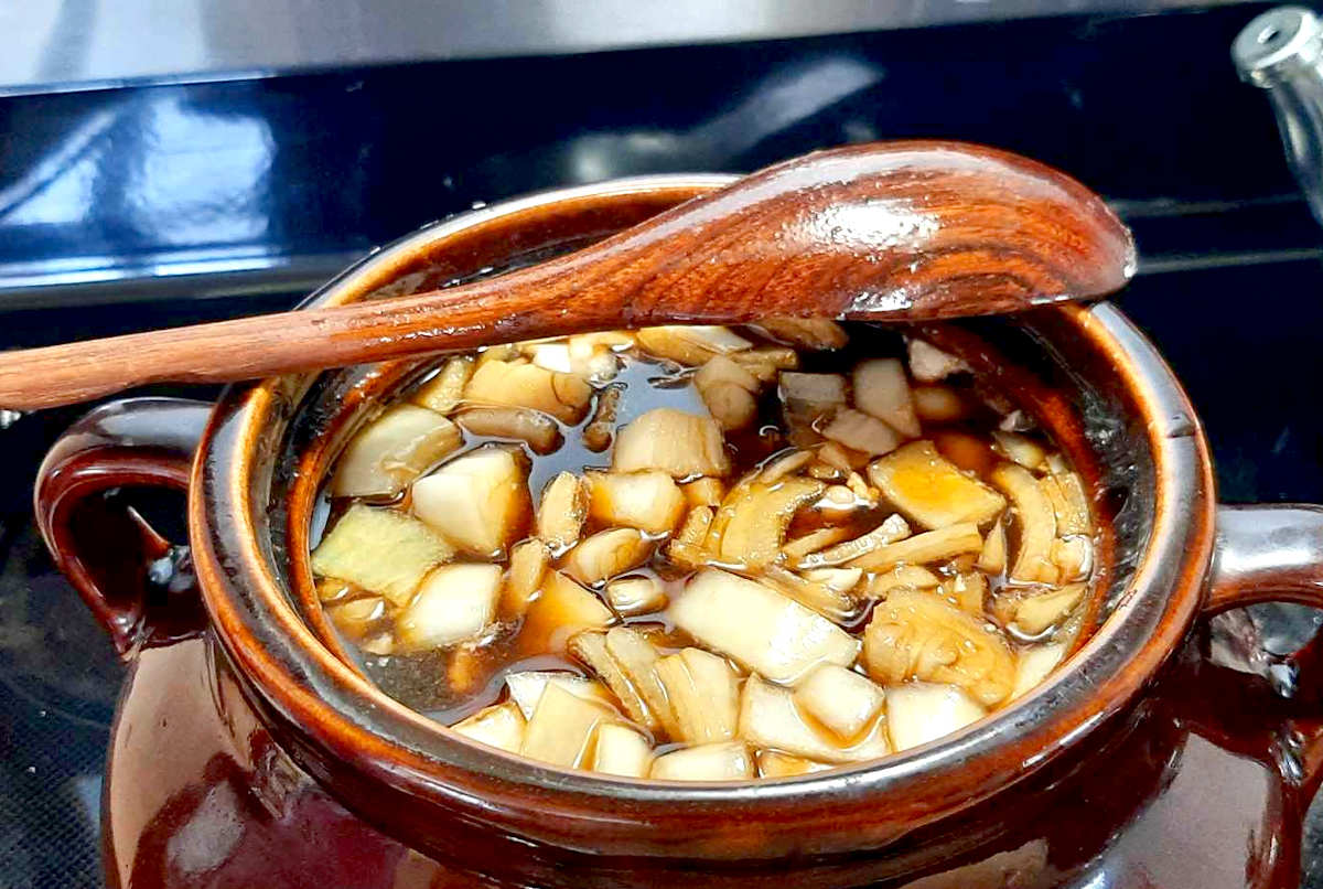 The Best New England Maine Baked Beans Recipe - Natural Living Homestead